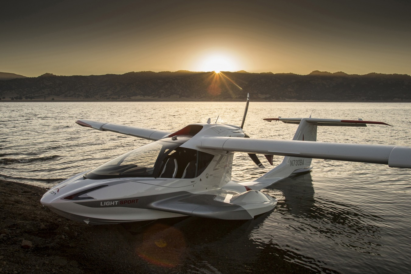Get to Your Cottage in Record Time in This Amphibious Folding Plane ...