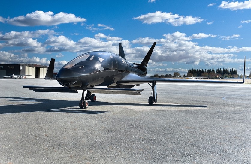Soar Over Traffic in This Fighter Jet-Inspired Personal Plane - Sharp ...