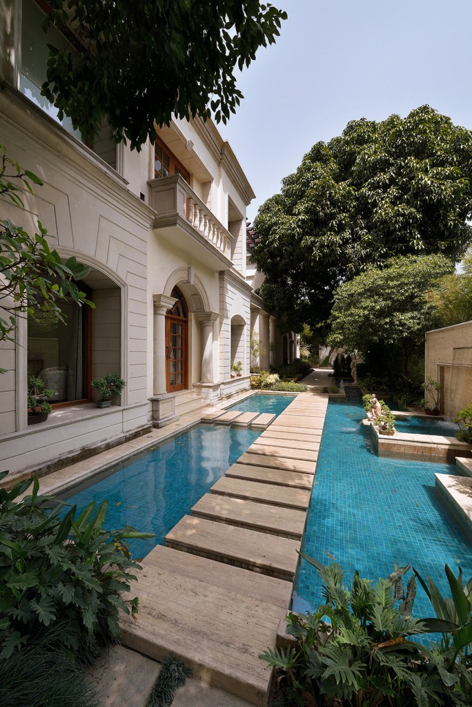 You Need to See the Atrium in This Jaw-Dropping Modern Villa - Sharp ...