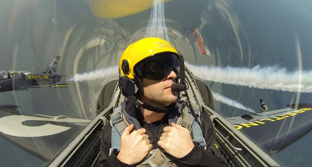 Here's What It's Like to Do a Backwards 360 at 4 G's in a Fighter Jet ...