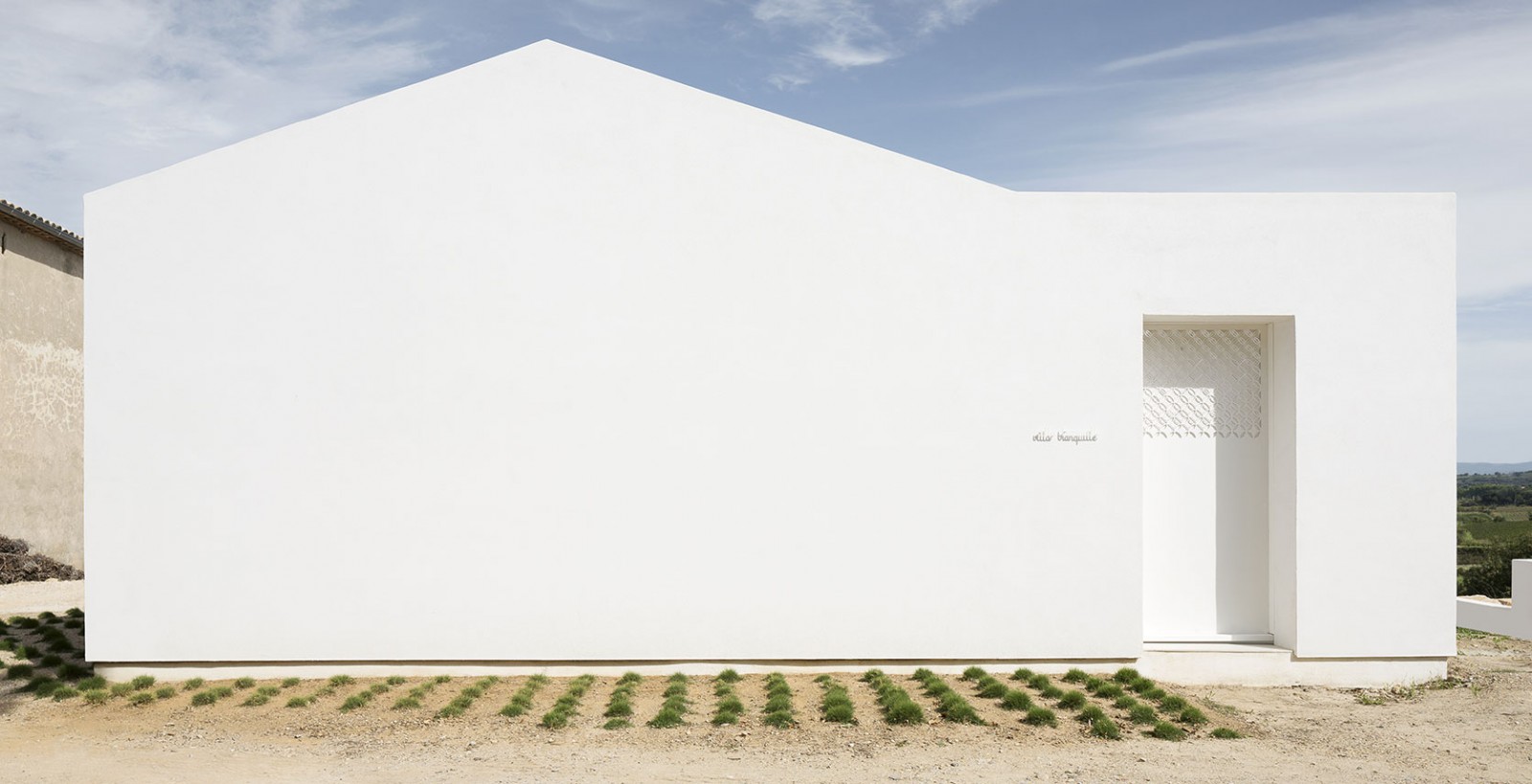 This Tiny Home in the South of France Is a Minimalist Masterpiece ...