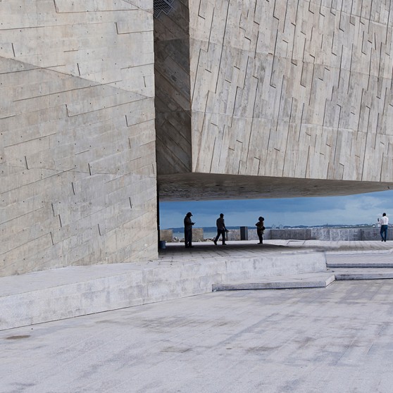 This Epic South Korean Mansion Blends Modern Lines with Traditional ...