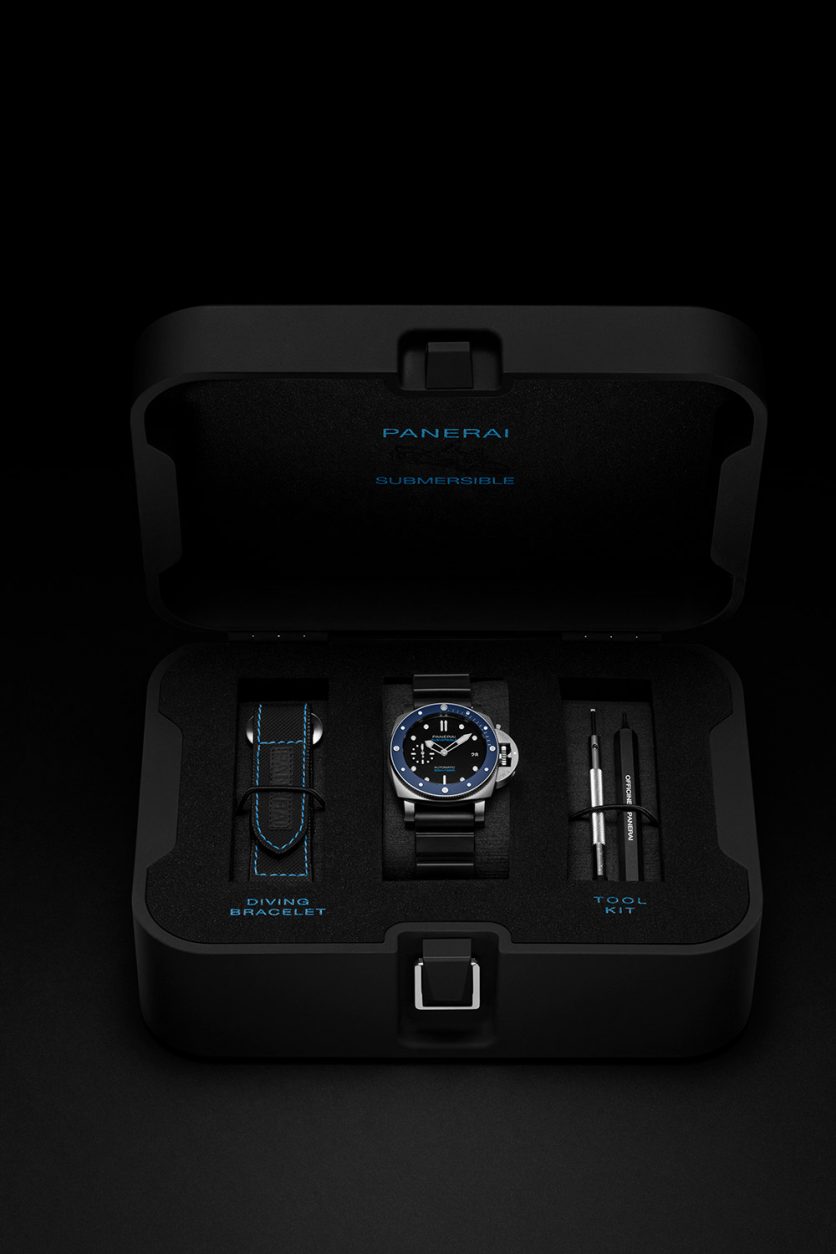 The New Panerai Submersible Azzurro 42MM Sets the Standard in Diving ...