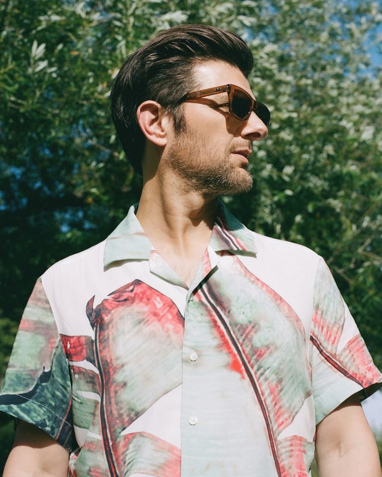 Profile: Adam Scott Breaks in Two - Sharp Magazine