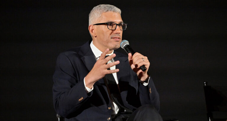 Leave The World Behind Director Sam Esmail Talks Filming - Sharp Magazine