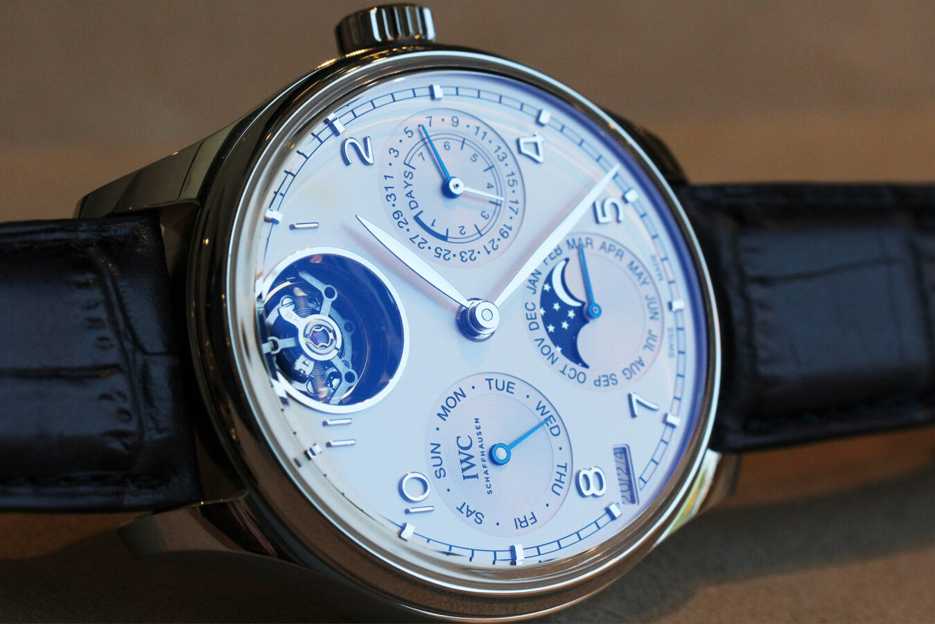 A Look Inside L'Oro, Toronto’s Newest Luxury Watch Destination - Sharp ...