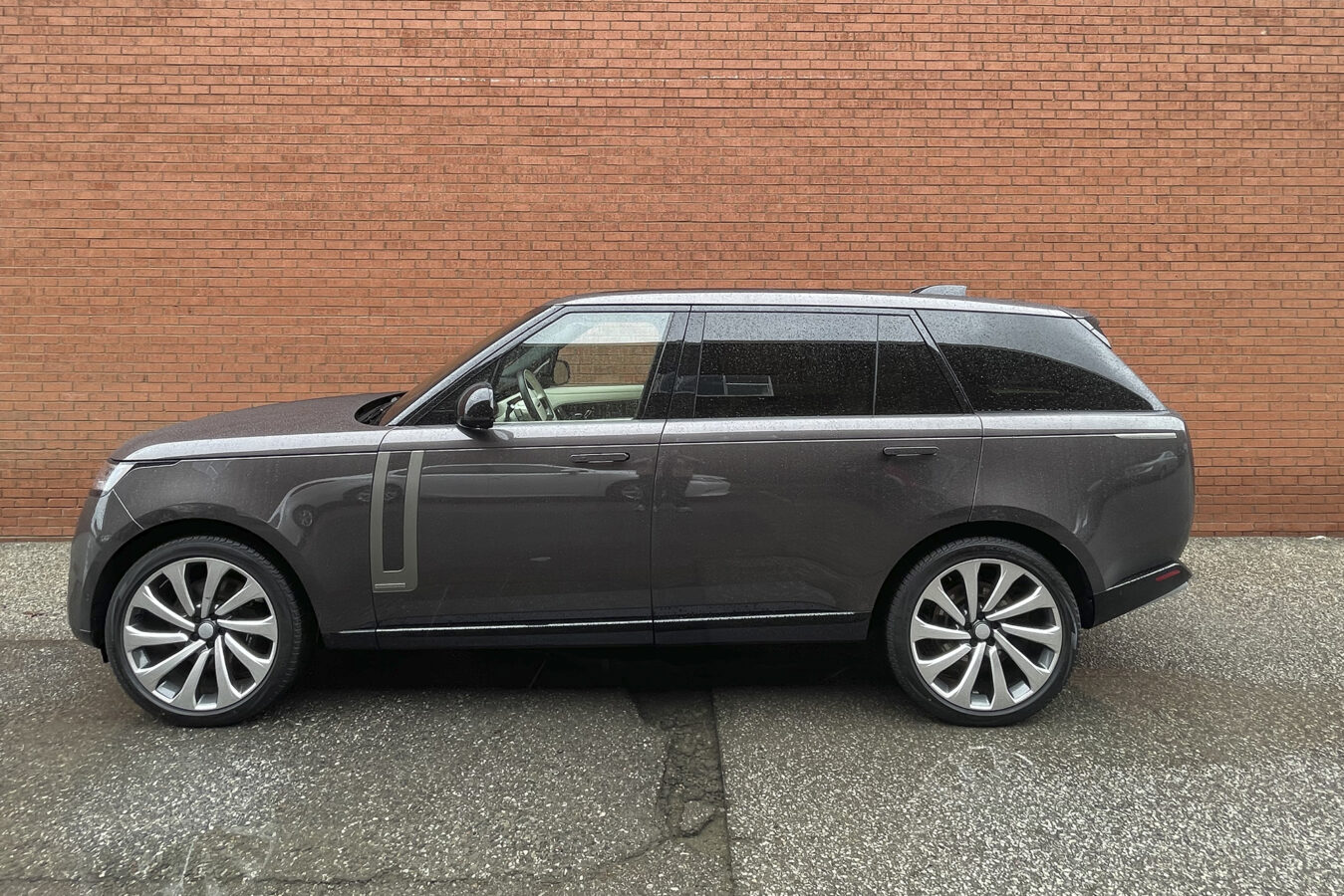 SHARP Drives: Range Rover LWB Autobiography - Sharp Magazine