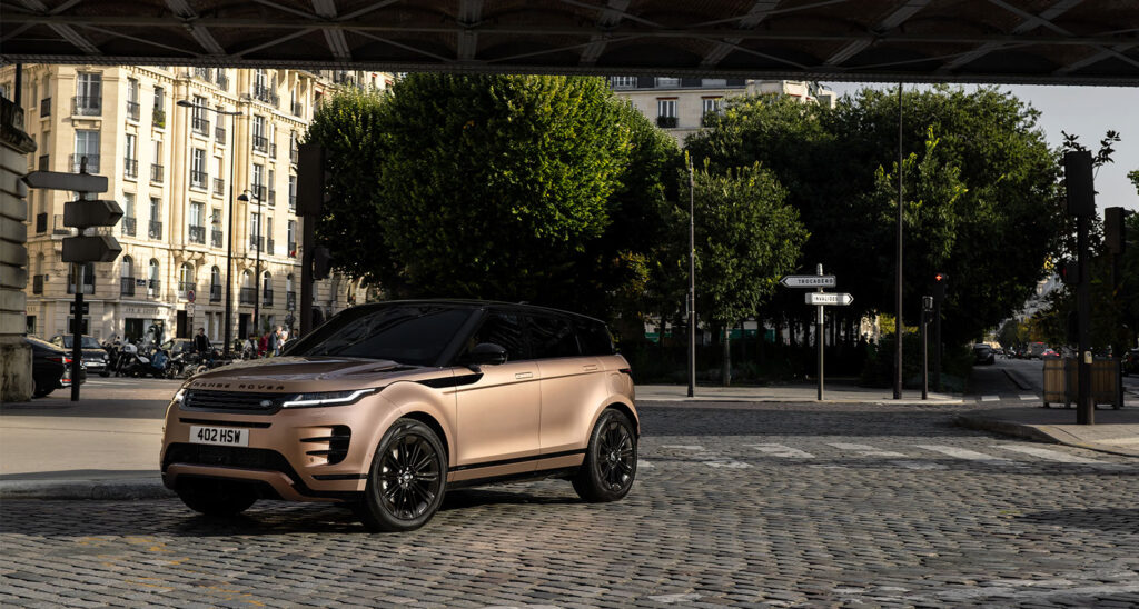 The 2024 Range Rover Evoque: What's in a Screen- Sharp Magazine
