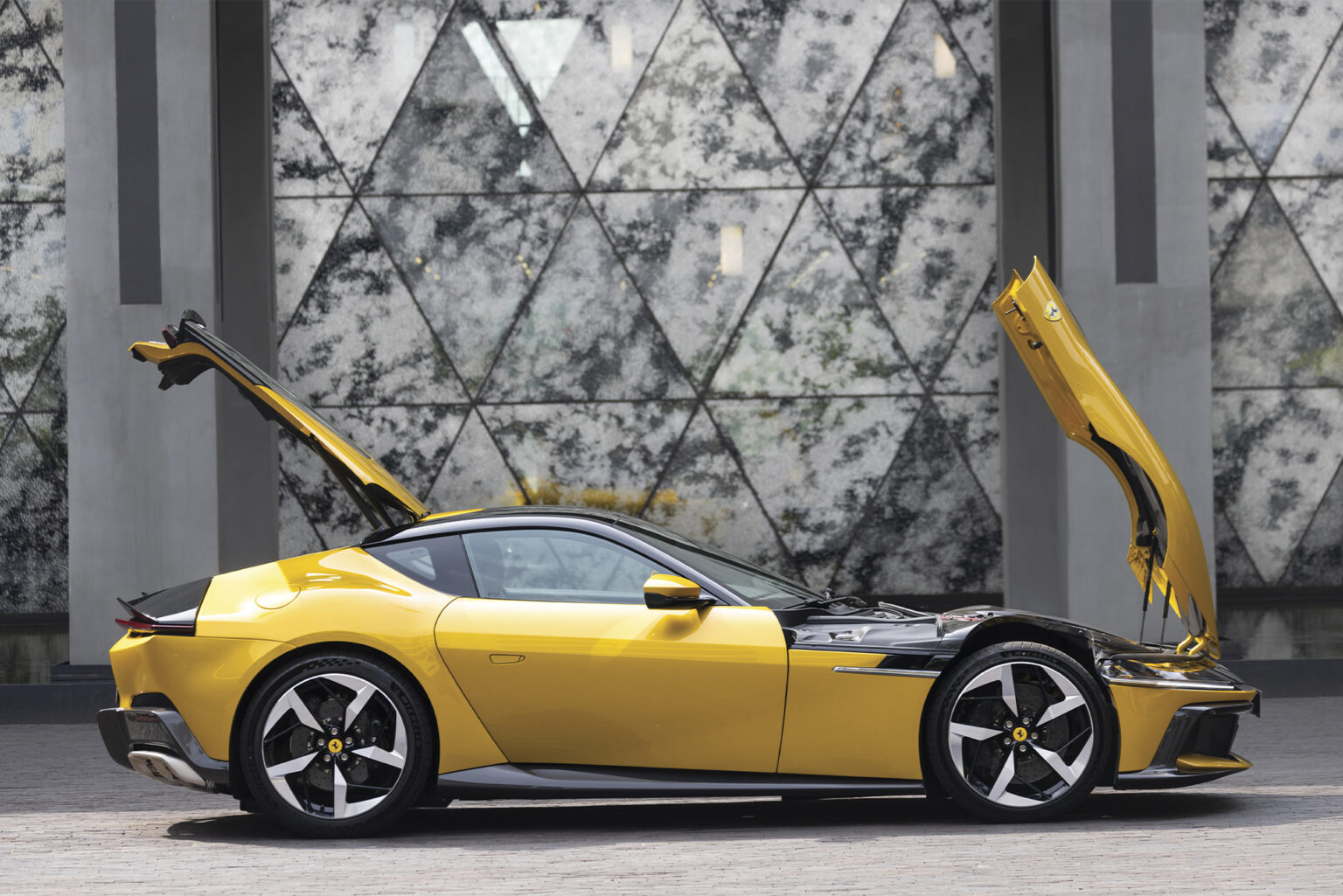 SHARP Drives: The Ferrari 12Cilindri Gives the V12 An Encore - Sharp ...