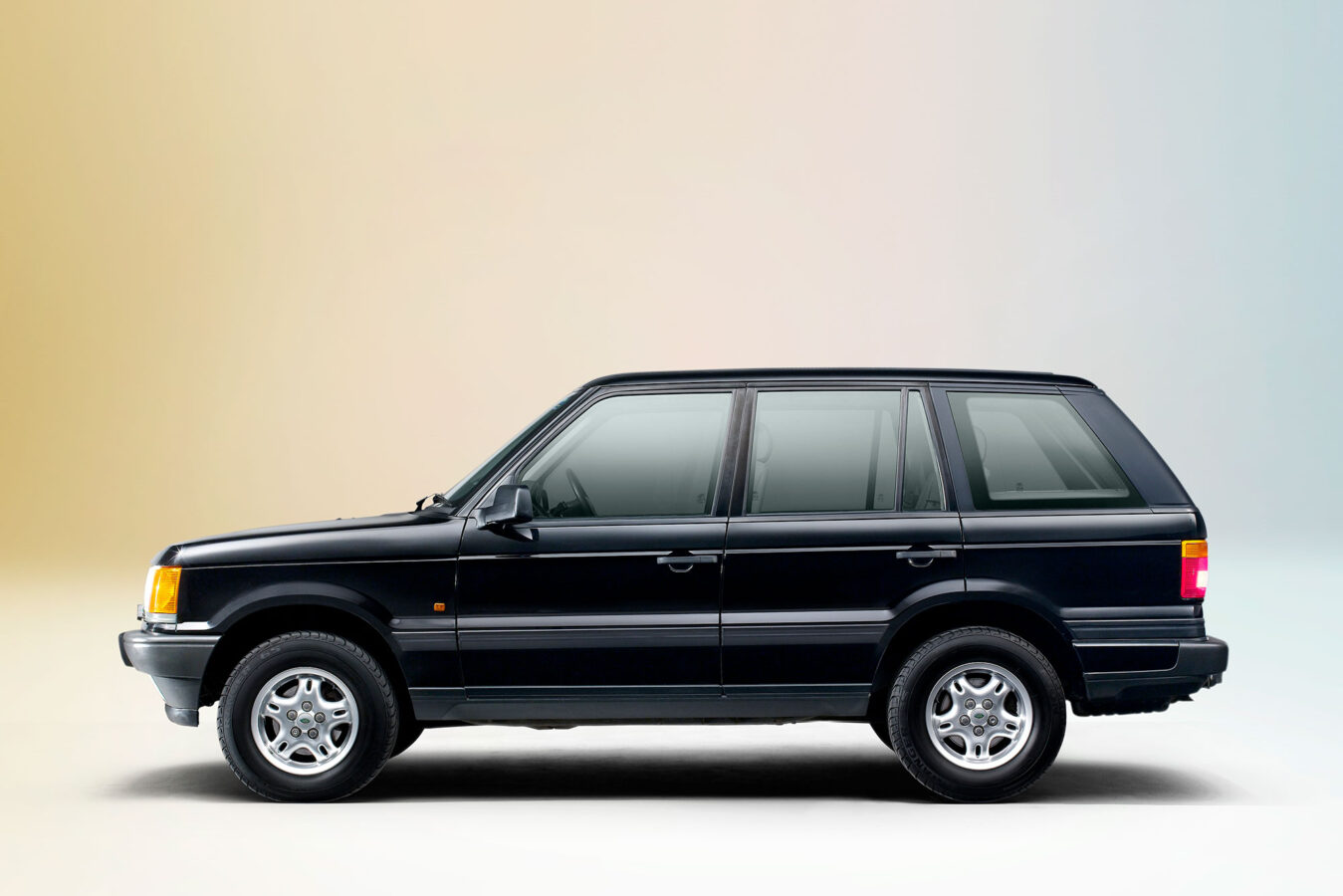 Every Range Rover Generation: A 55-Year Visual History - Sharp Magazine